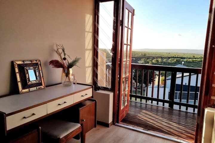 Pride Of India * Paw Paradise * Garden Escape - Jeffreys Bay