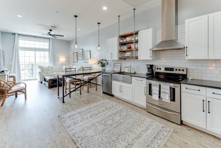 Rising Tide: Contemporary 2br Condo - Tuscaloosa
