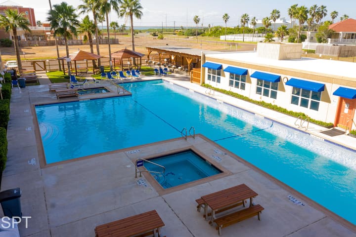 Luxury 1 Bedroom " Walk To Beach " Pool - South Padre Island, TX