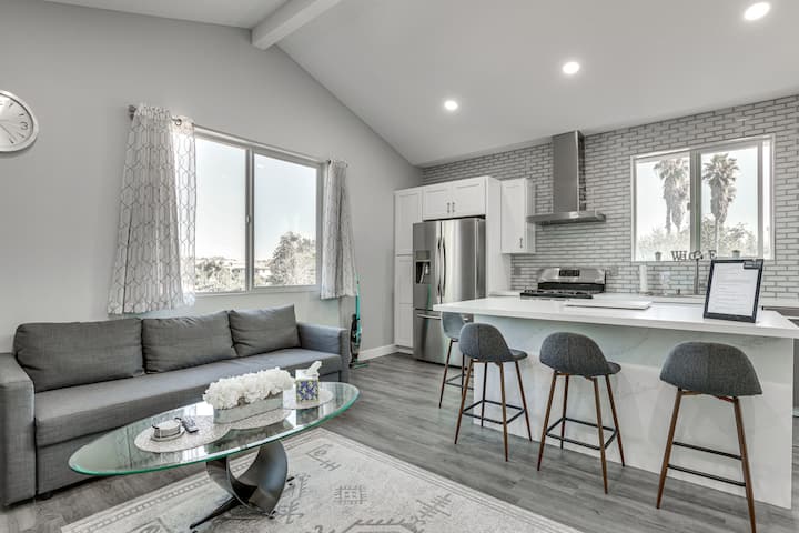 2 Mi To Downtown Escondido: Apt W/ Balconies - Rancho Bernardo - San Diego