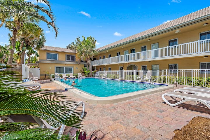 Waves 4 - St. Pete Beach, FL