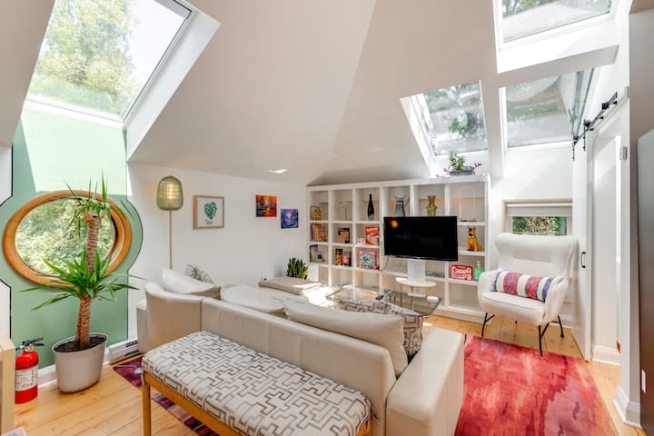 Pet-friendly Minneapolis Studio: Walk To Lake! - Minneapolis, MN