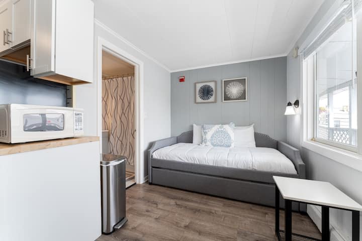 Comfy 1-bedroom Suite Steps To The Beach (468) - Old Orchard Beach, ME