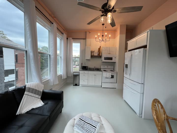 Romantic 2bd Upstairs Apt Wifi Smarttv, Kitchen - Hot Springs, AR