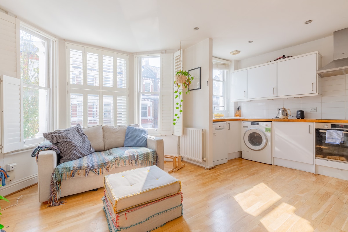 Unique 1BD Victorian Flat in the Heart of Clapham - Flats for Rent in ...