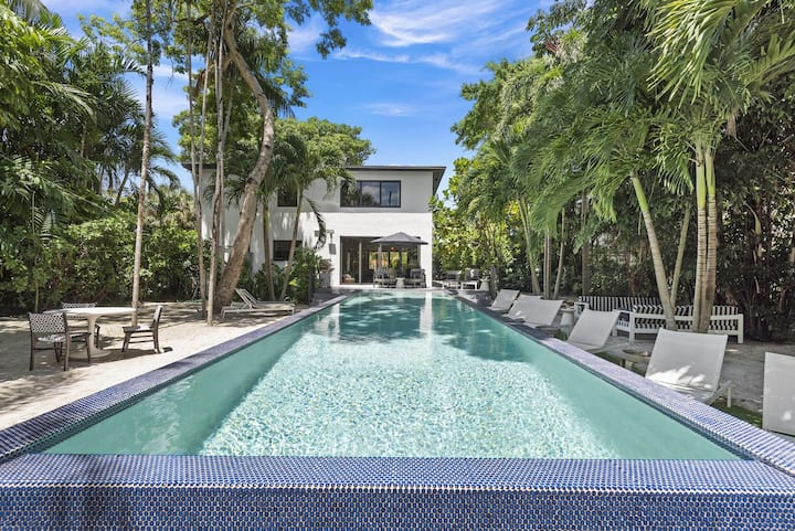 The Waterhouse- Amazing Villa With Infinity Pool - Miami Beach, FL