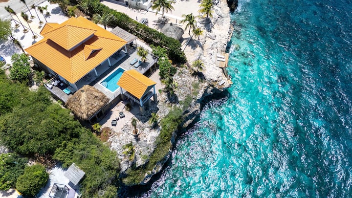 Villa Brillante - Tasteful Oceanfront Getaway - Curaçao