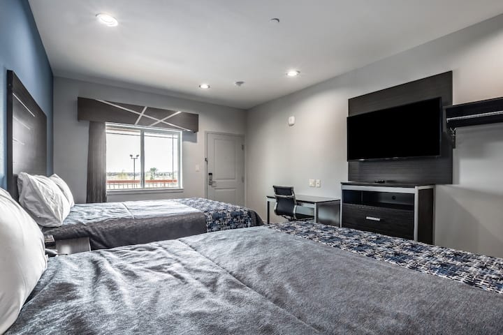 Affordable Stay Right Off I-10 | Free Parking - Katy, TX