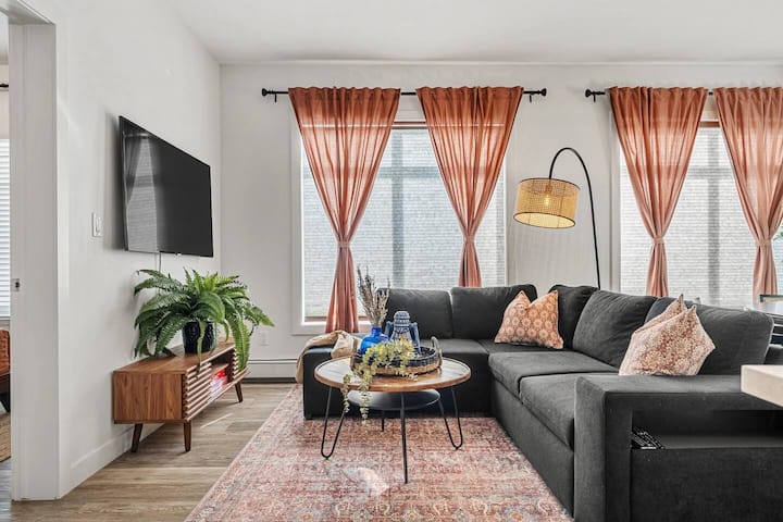 Mediterranean:near Uofa Hospital, Patio, 1st Floor - Edmonton, Canada