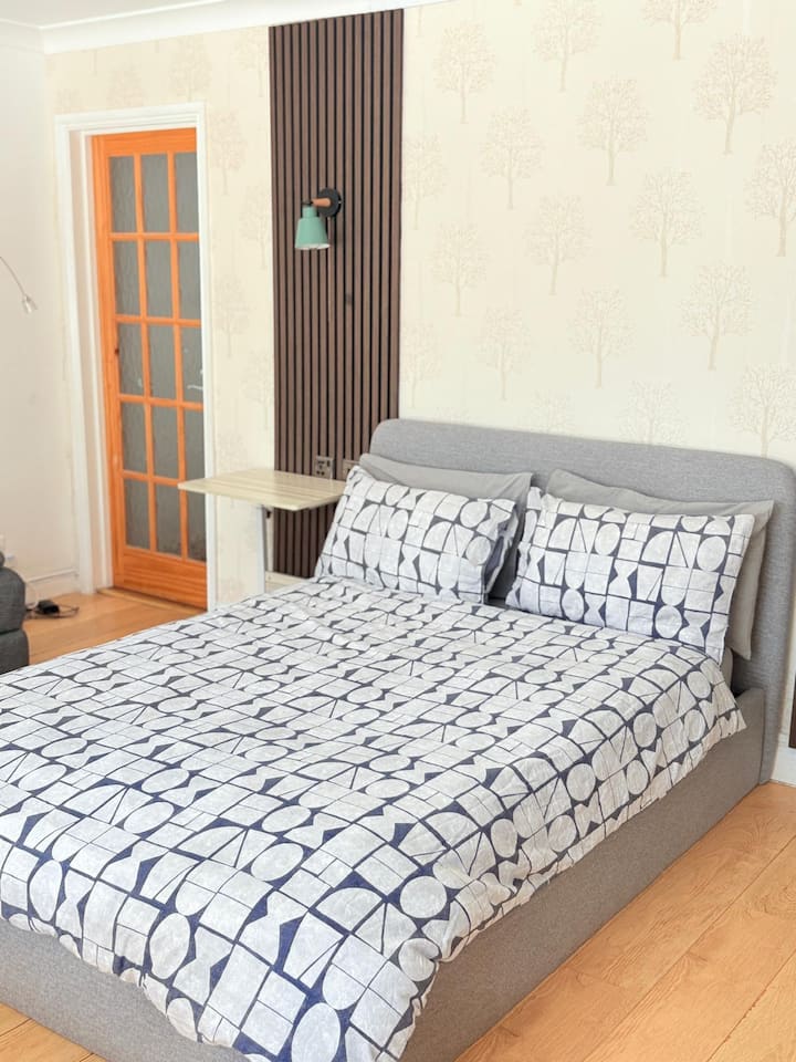 Family Studio With Ensuite, 4 Beds, Free Parking - Luton
