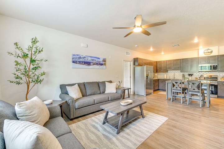 2 Mi To Dtwn & Nau: Flagstaff Condo W/ Patio! - Flagstaff