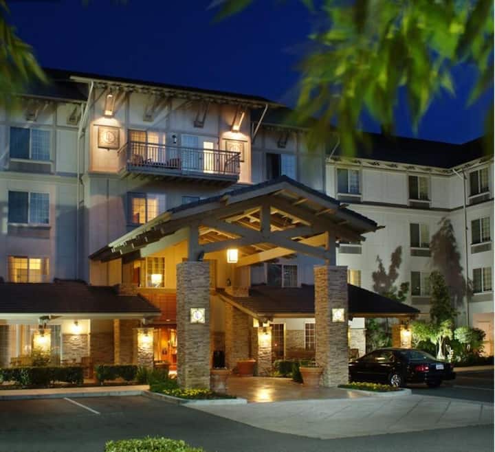 2 Roomy Suites Ideal For Groups - Kitchen, Balcony - Santa Clara, CA