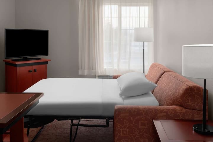 1br Suite W/ Full Kitchen, Living & Sleeping Area - Santa Clara, CA