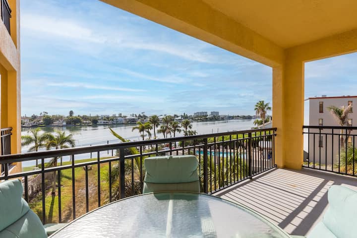 Coastal Comfort Awaits You - Treasure Island, FL