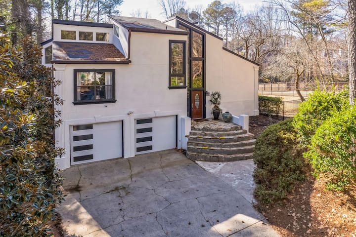 Massive Home In A Great Area! - Roswell, GA