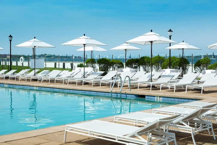 Family Stay | Waterview Room W/ Outdoor Pool - Newport, RI