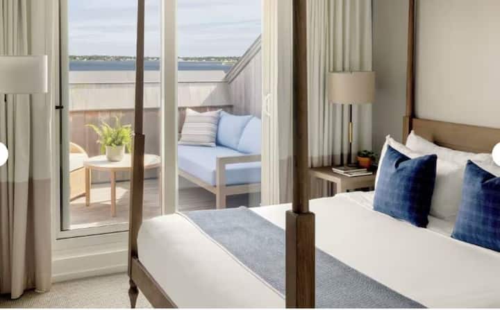 Narragansett View Suite W/ Balcony | Pets Allowed - Newport, RI