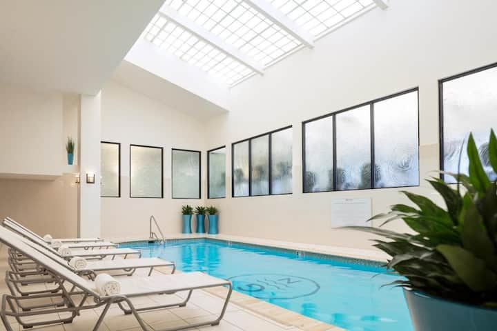 4 Idyllic Waterview Room | Historic Downtown Stay - Newport