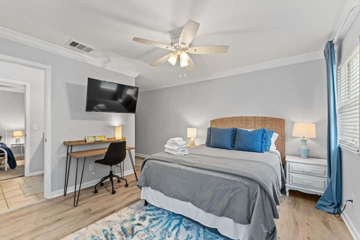 Ocean Oasis: 1 Blk To Bch, Bikes, Patio, & More! - Jacksonville, FL