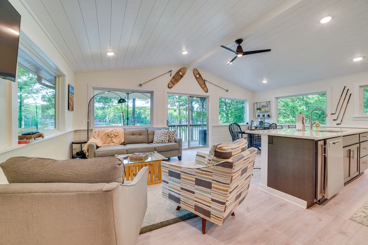 Beachfront Gaylord Home Near Skiing & Snowmobiling - Lake Arrowhead, Gaylord