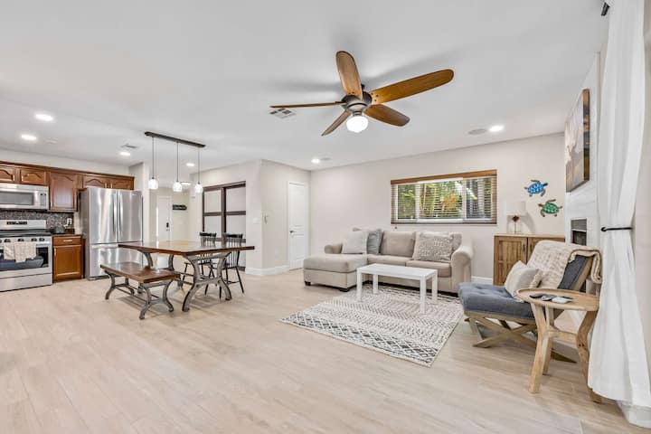 Beach Getaway Townhome | Walk To Beach & Downtown - Cocoa Beach