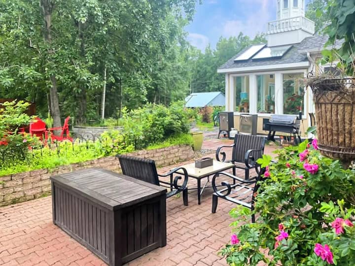 Grand Estate With 8 Bedrooms And Ensuite Baths - Anchorage, AK