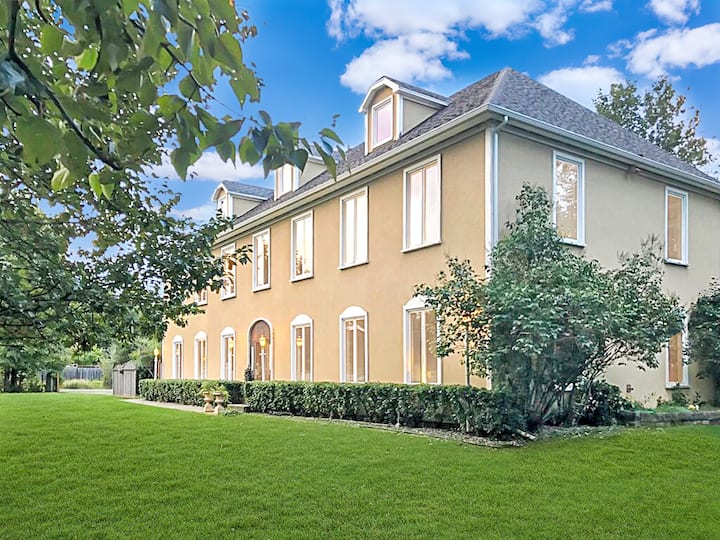 Privacy Of A Home - Luxury Of A Boutique Hotel - Anchorage, AK