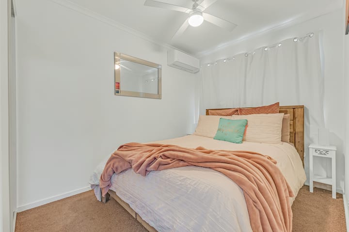 Sleepy Shackell- Large Group Booking 12pm Checkout - Echuca