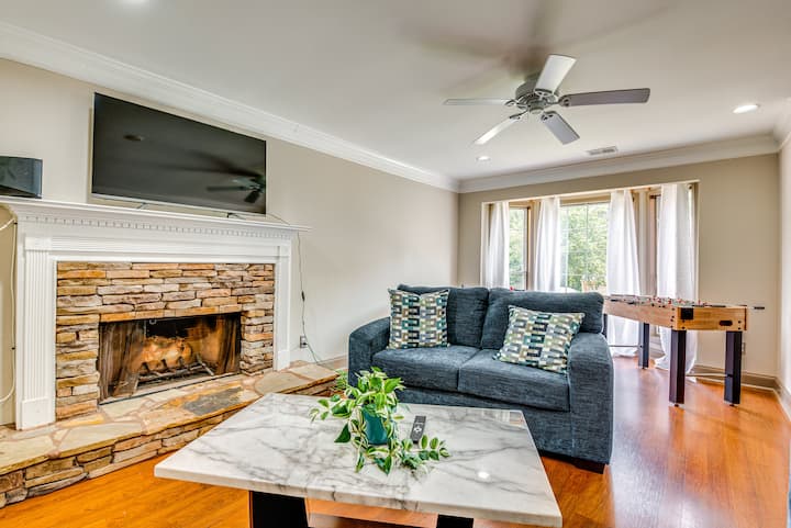 5 Mi To Lake Acworth: Georgia Gem W/ Private Patio - Kennesaw, GA