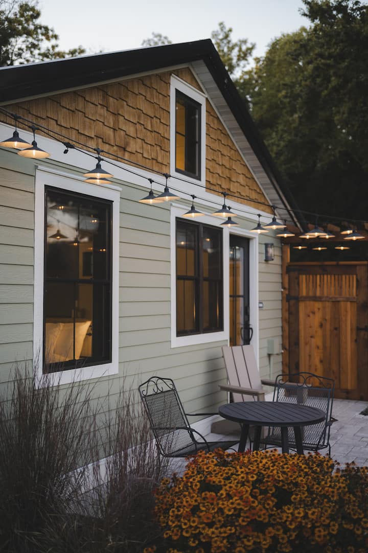 The Kinni Cottage - Abide Riverfront Farmstay - Wisconsin