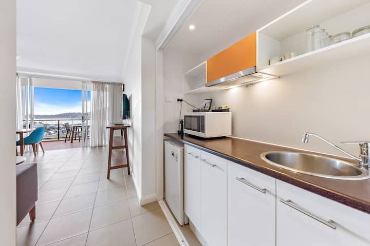 Harbour View King Suite With Spa - Airlie Beach