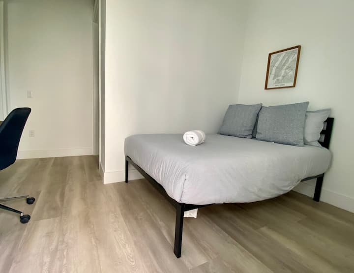 Aerie | Comfy Ensuite Room, Sleeps Up To 2 - Miami, FL