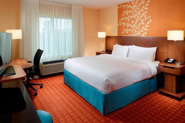 Comfy King Bed | Free Parking. Free Breakfast - Fayetteville, NC