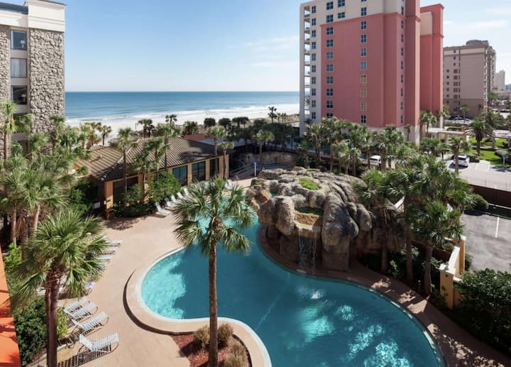 Queen Beds | Breakfast Included. Outdoor Pool - Jacksonville Beach, FL