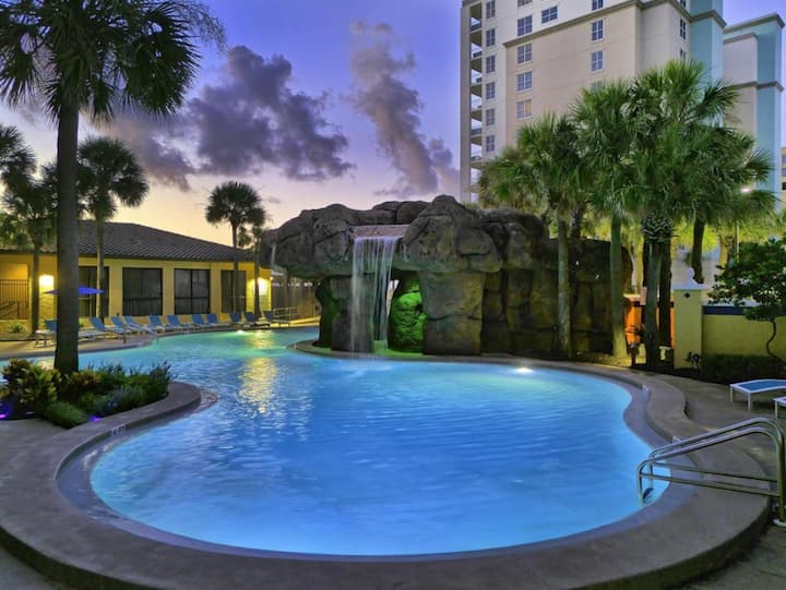 Near Tpc & Mayo | Free Breakfast + Waterfall Pool - Jacksonville Beach, FL