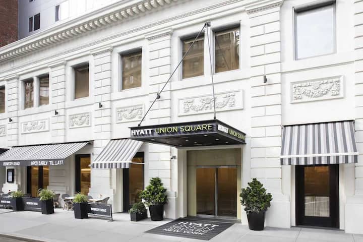 Steps To Union Square Park + On-site Dining & Gym - Brooklyn, NY