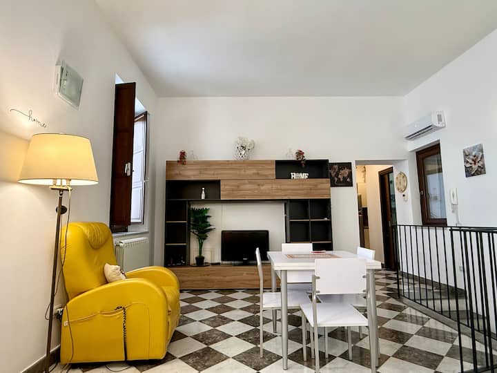 La Rosa Bianca Della Vucciria - Palermo, Italy