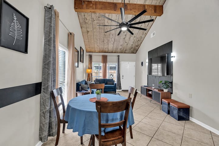 Lsu Tiger Den - Baton Rouge, LA