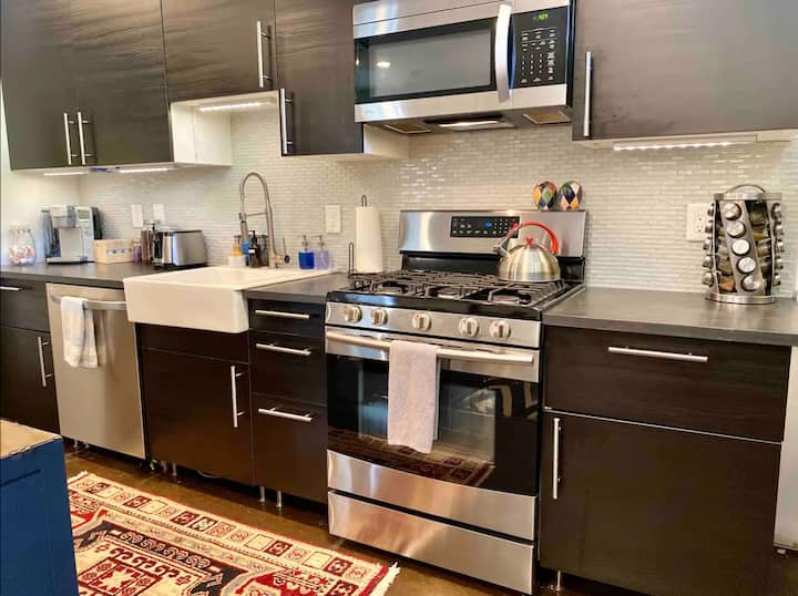 The Workshop: Chic Converted Apt In Town - Decatur, GA