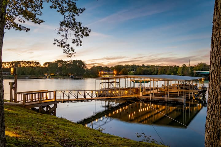 Dock,slip, Kayaks, Sups, Game Room, Hot Tub - Estill Springs, TN