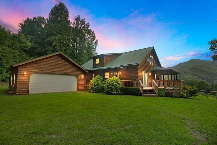 Cozy Mountain Retreat W/ Scenic Views - Roan Mountain, TN