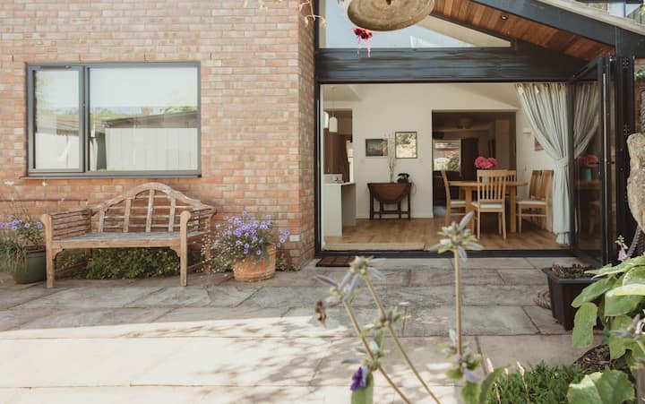 3bed House W/ Charming Courtyard Garden & Parking - Cambridge