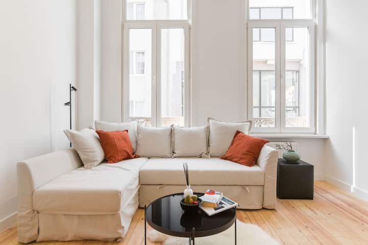 Vibrant City Center! 3br Home W/ Private Balcony - Antwerpen