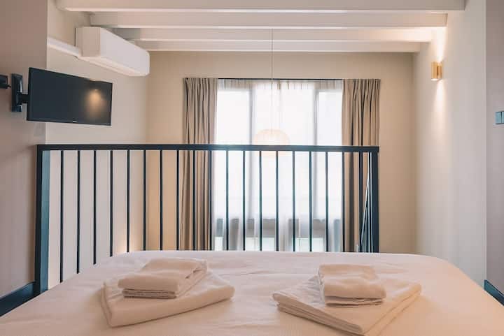 Deluxe Room With Mezzanine And Patio At Lvm Stays - Rijswijk