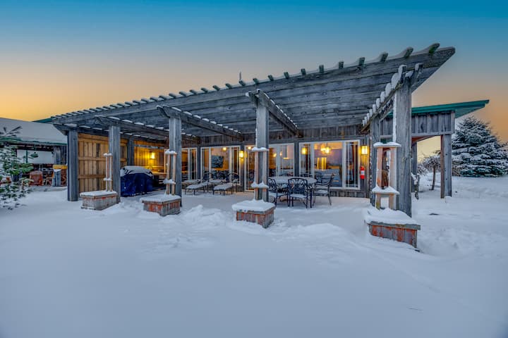 Country Estate | Wine Room, Sauna, Pond, Wineries - Grimsby