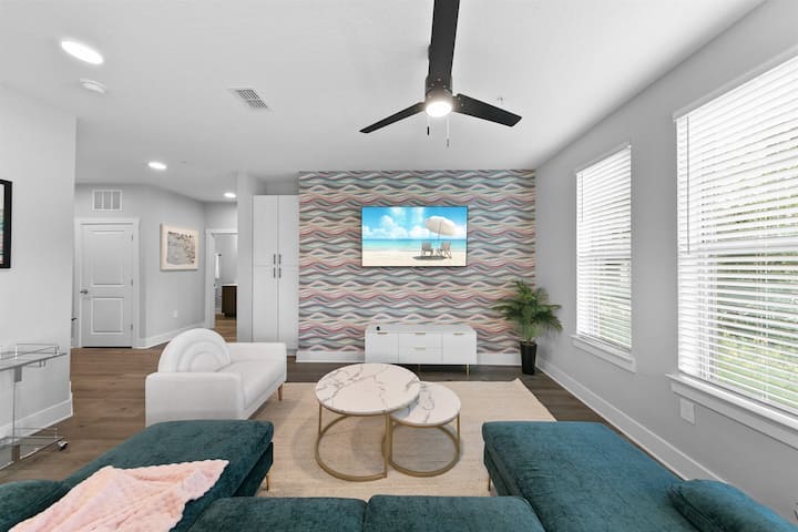 Palm Paradise: Tropical 2br/2ba With Pool & Gym - Jacksonville, FL