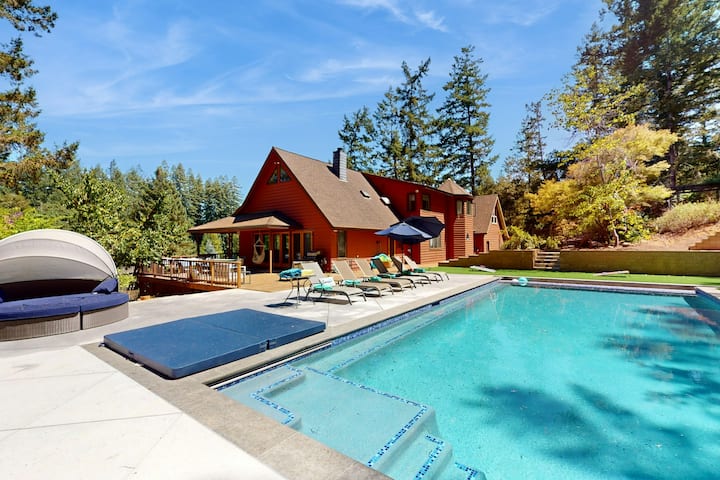 Dog-friendly Retreat With Prvt Pool, Spa & Game Rm - Sebastopol, CA