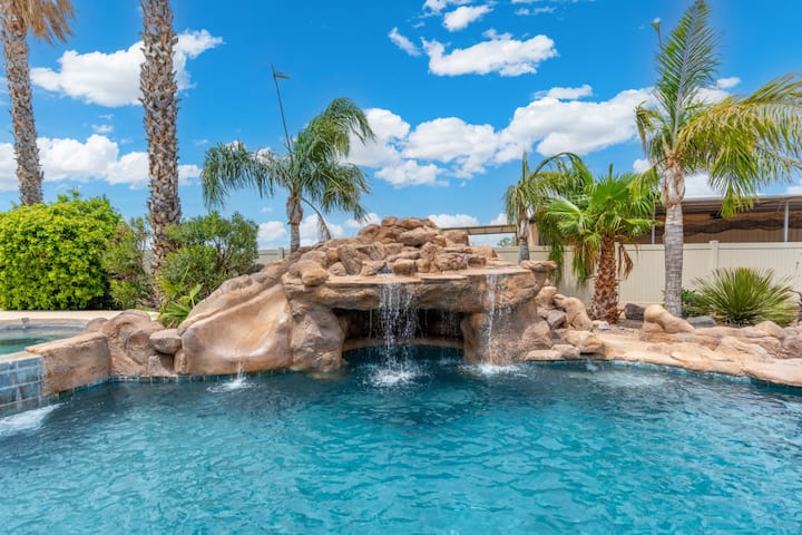 Baseball Grotto Pool Waterslide Hot Tub 8br 10beds - Cave Creek, AZ