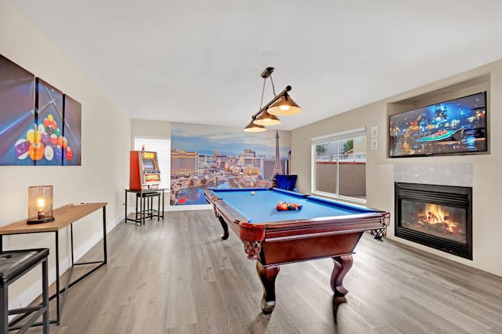 Games Zone Retreat: 5br Villa W Sunny Backyard - M Resort Spa Casino