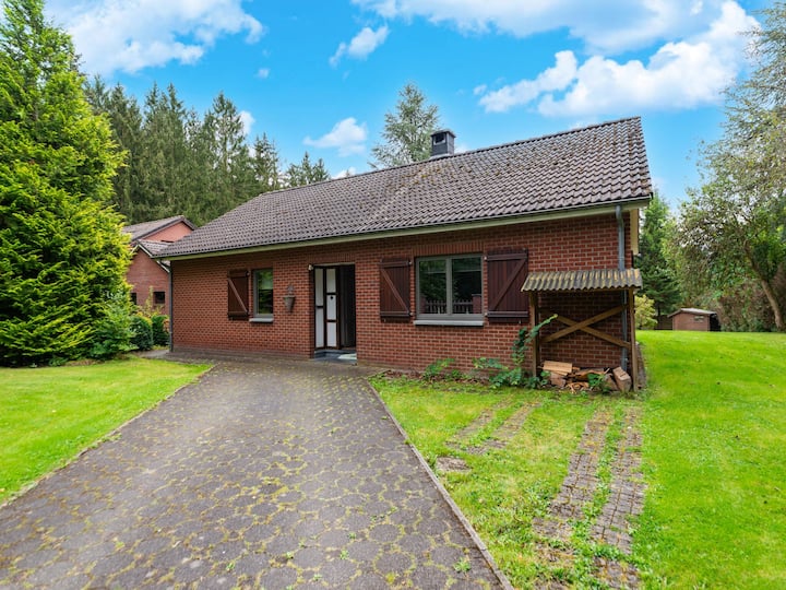 Superbe Maison De Vacances Pour 5 Adultes à Recht - Saint-Vith